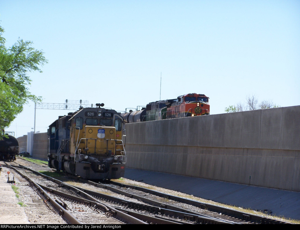 BNSF 1076 coming down grade
